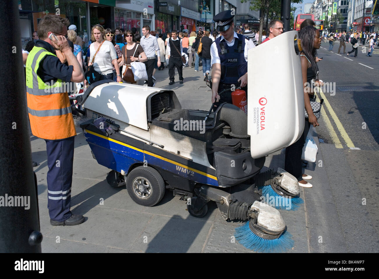 London clean cleaning machine hi-res stock photography and images - Alamy