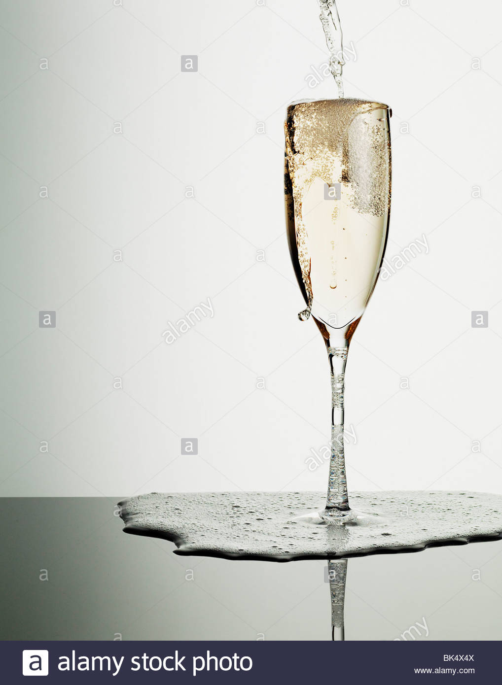 Overflowing Glass Stock Photos & Overflowing Glass Stock Images - Alamy