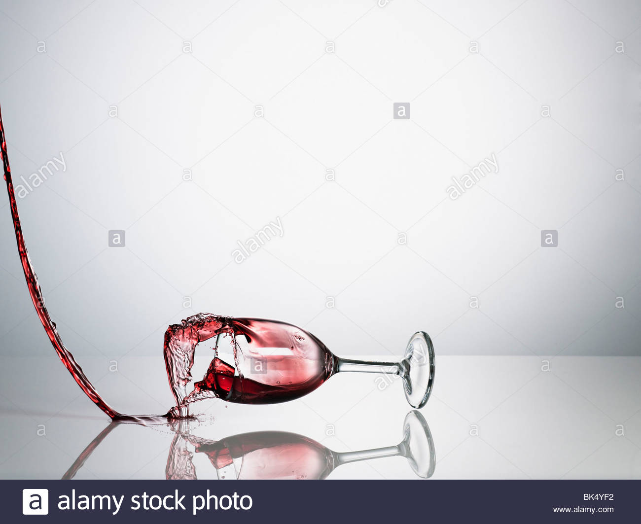 Overflowing Glass Stock Photos & Overflowing Glass Stock Images - Alamy