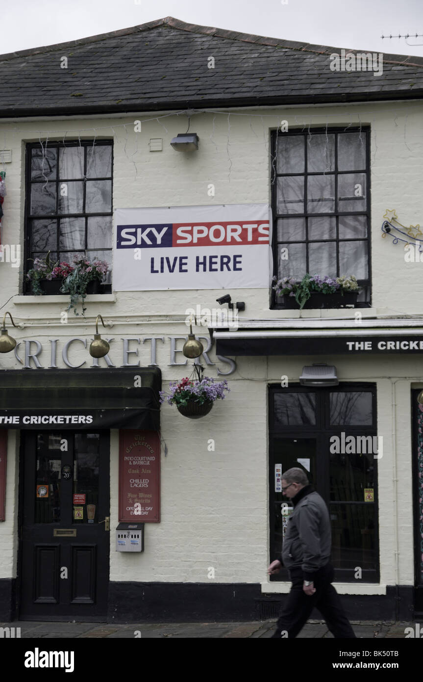 Tv bar hi-res stock photography and images - Alamy