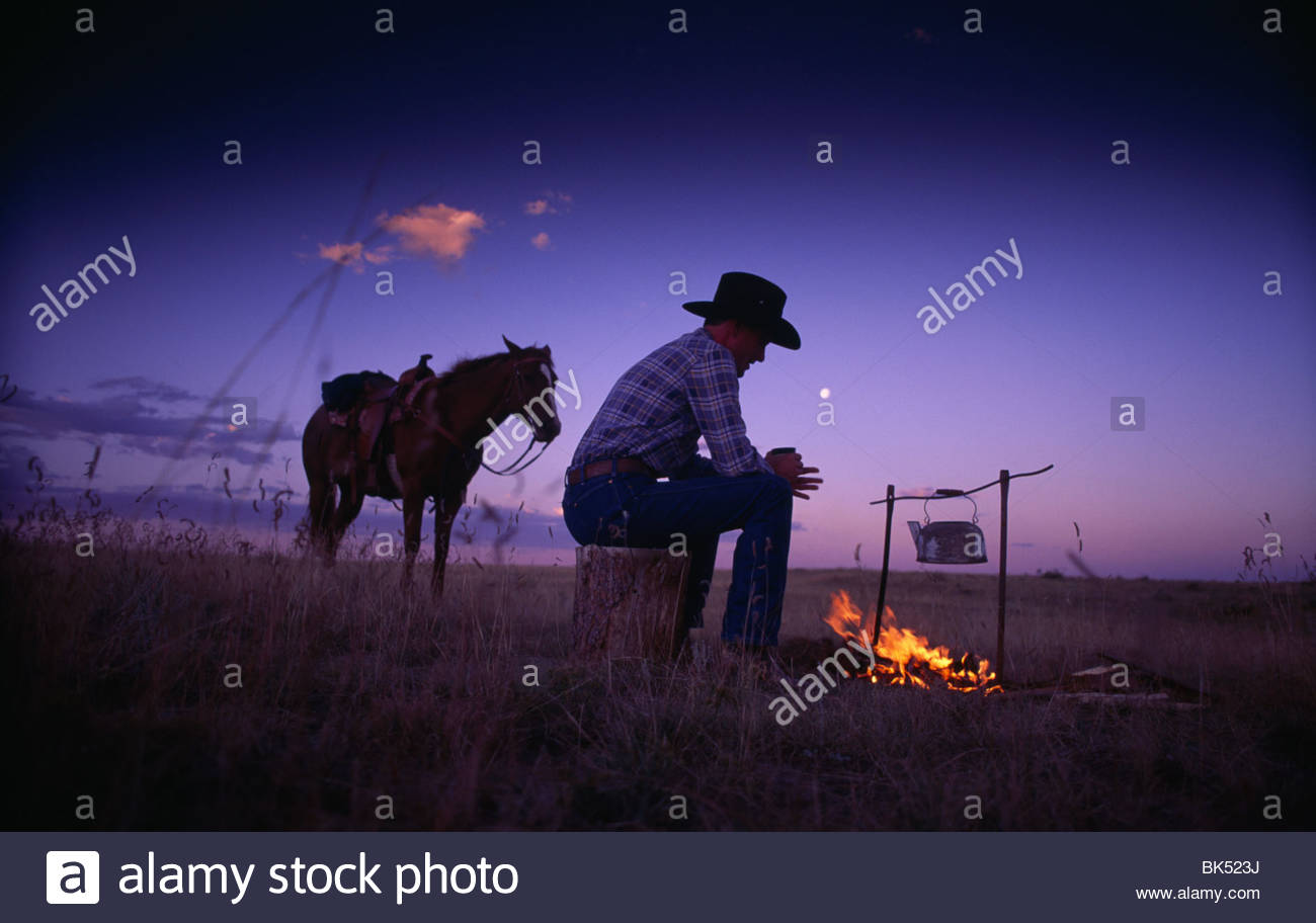 Campfire Full Moon Stock Photos & Campfire Full Moon Stock Images - Alamy