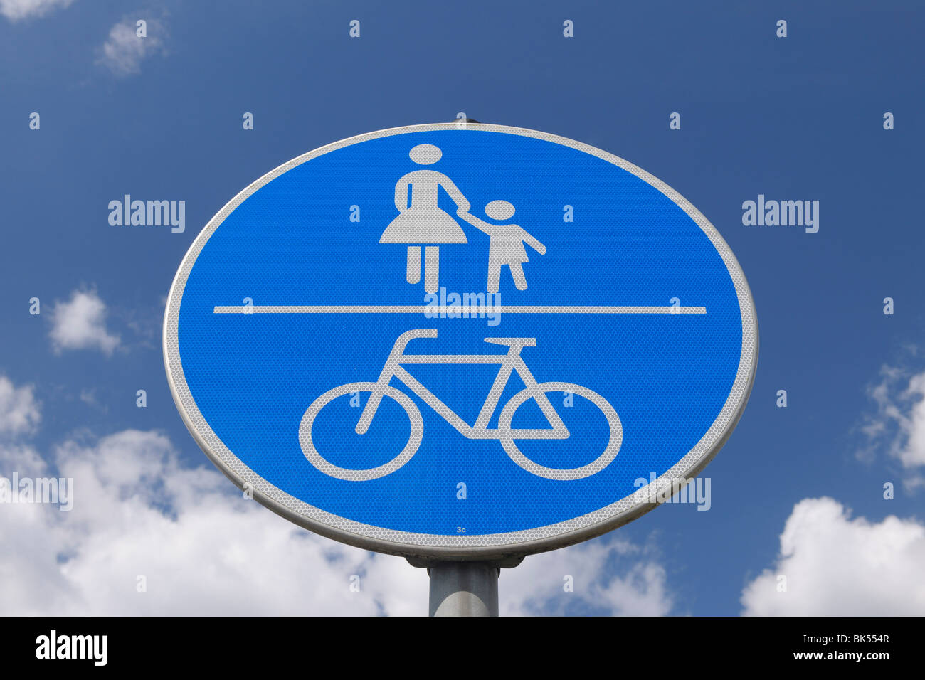 Bicycle Lane and Footpath Sign, Bavaria, Germany Stock Photo - Alamy