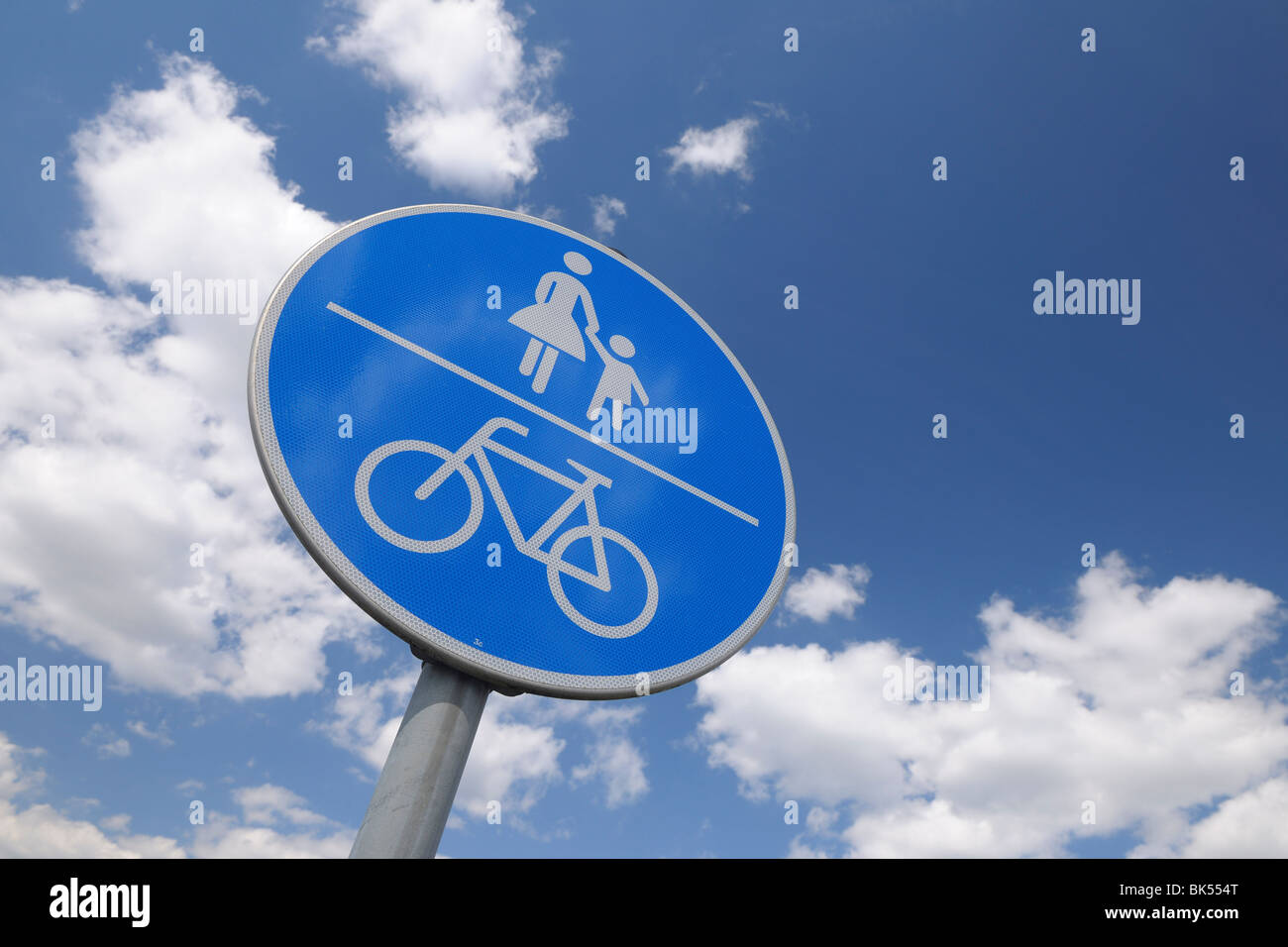 Bicycle sign cutout hi-res stock photography and images - Alamy