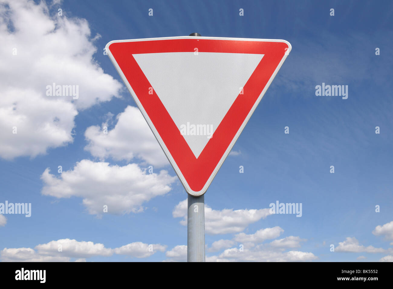 European yield sign hi-res stock photography and images - Alamy