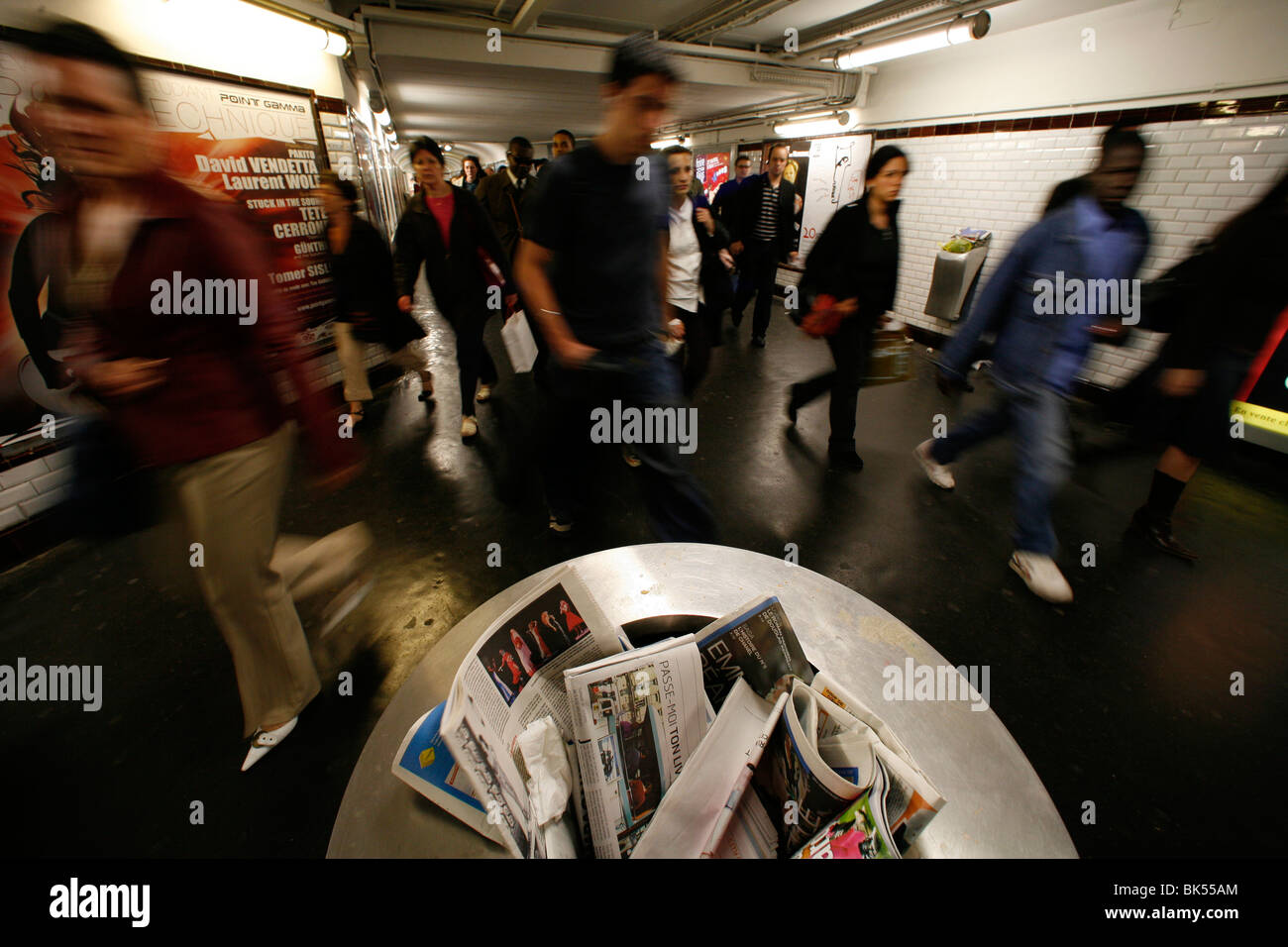 Subway trash can hi-res stock photography and images - Alamy