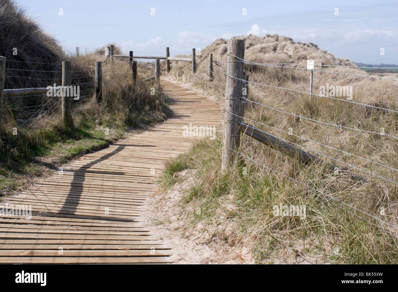 walkway beach littlehampton Stock Photo - Alamy