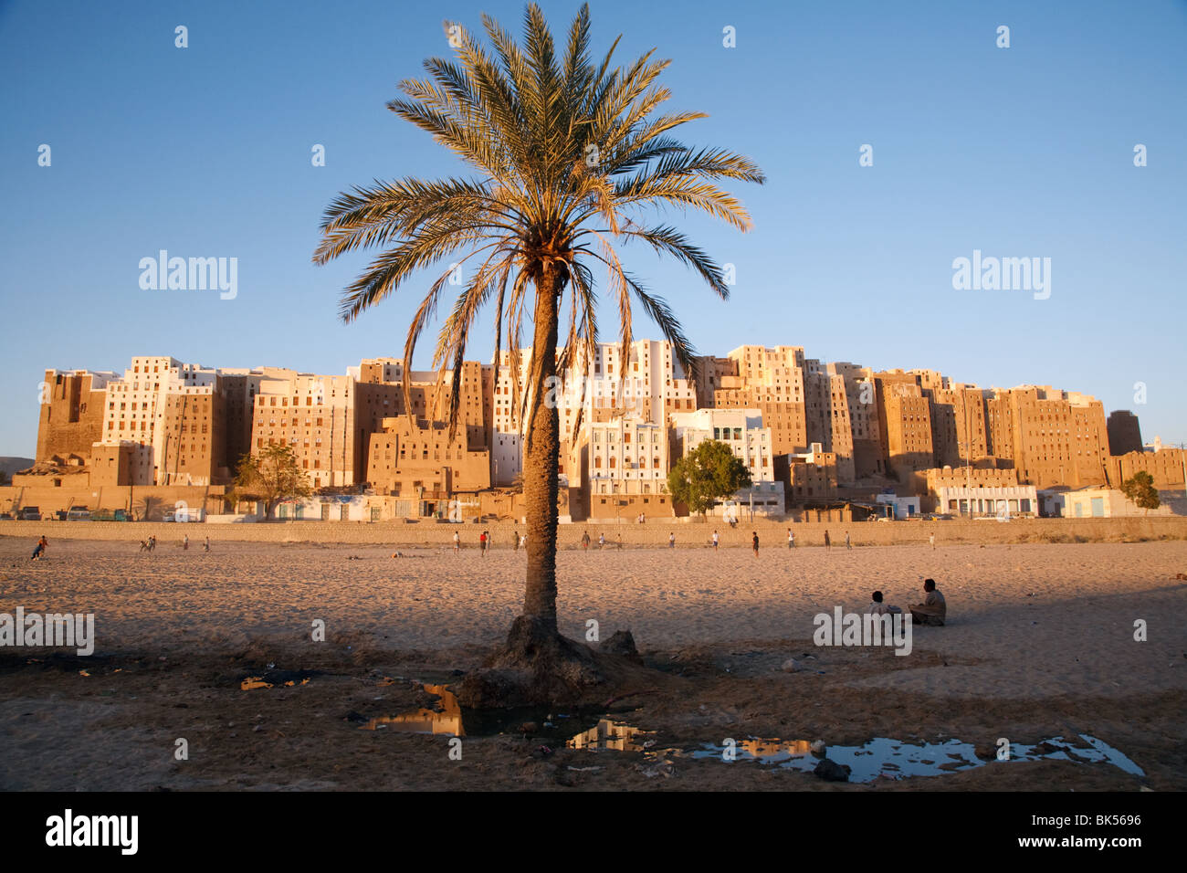 A UNESCO listed heritage town of Shibam, Yemen famous for its muddy ...