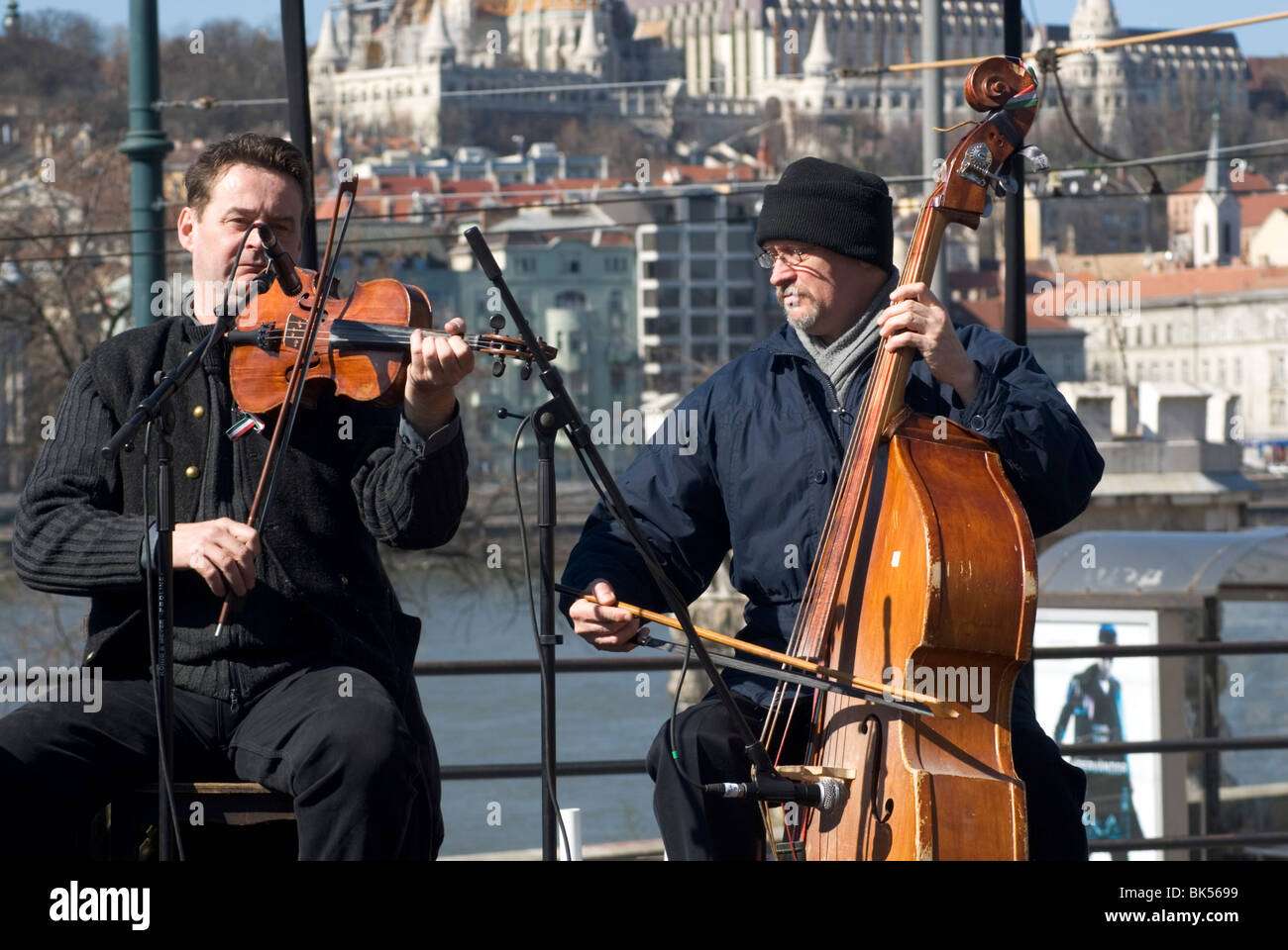 Music performance hi-res stock photography and images - Alamy