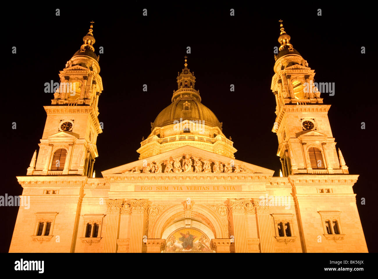 Budapest st stephen’s basilica hi-res stock photography and images - Alamy