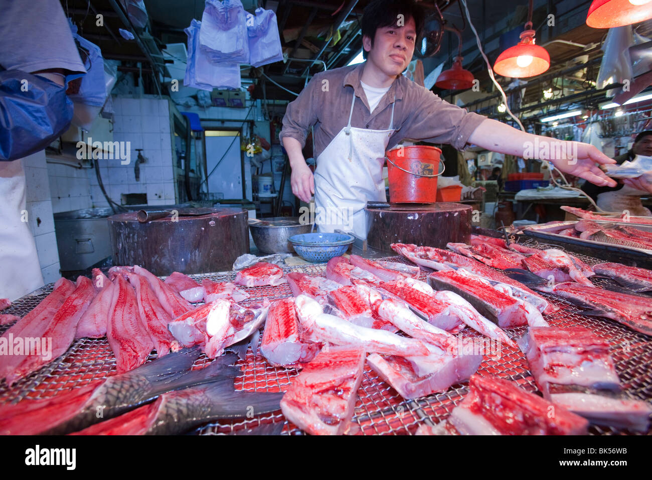 China fish market hi-res stock photography and images - Alamy