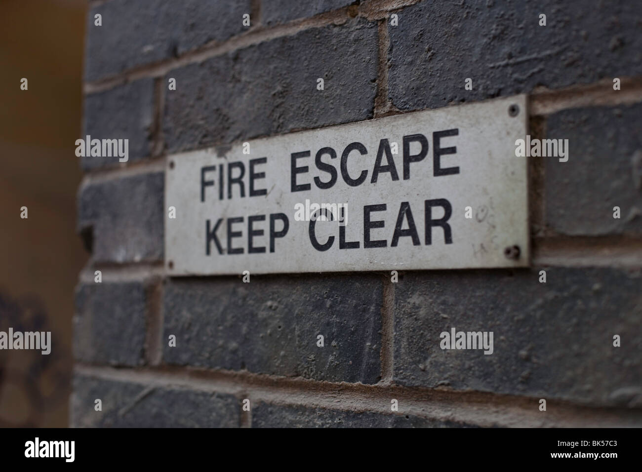 Fire escape sign hi-res stock photography and images - Alamy