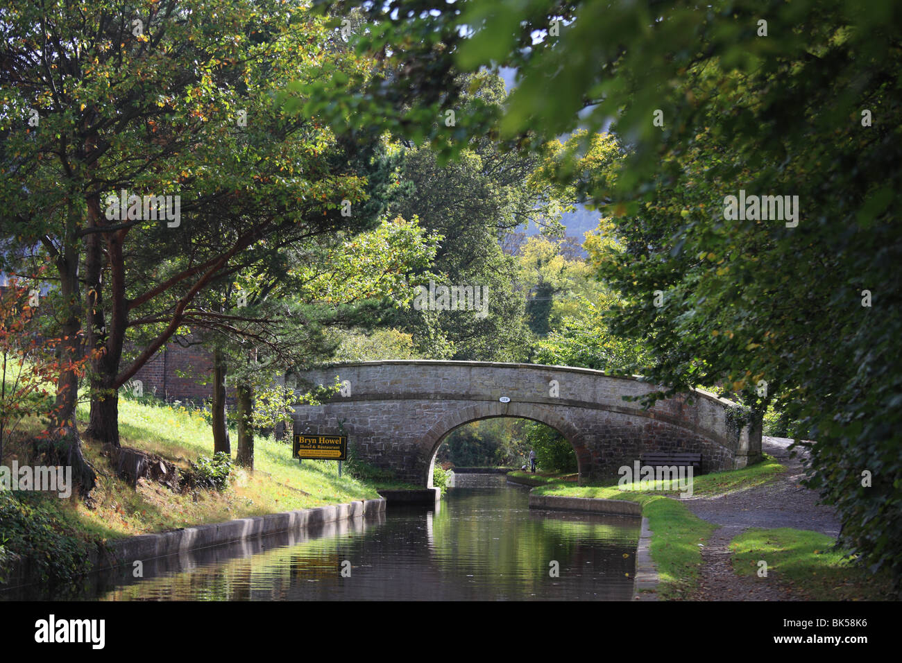 Vale of llangollen summer hi-res stock photography and images - Alamy