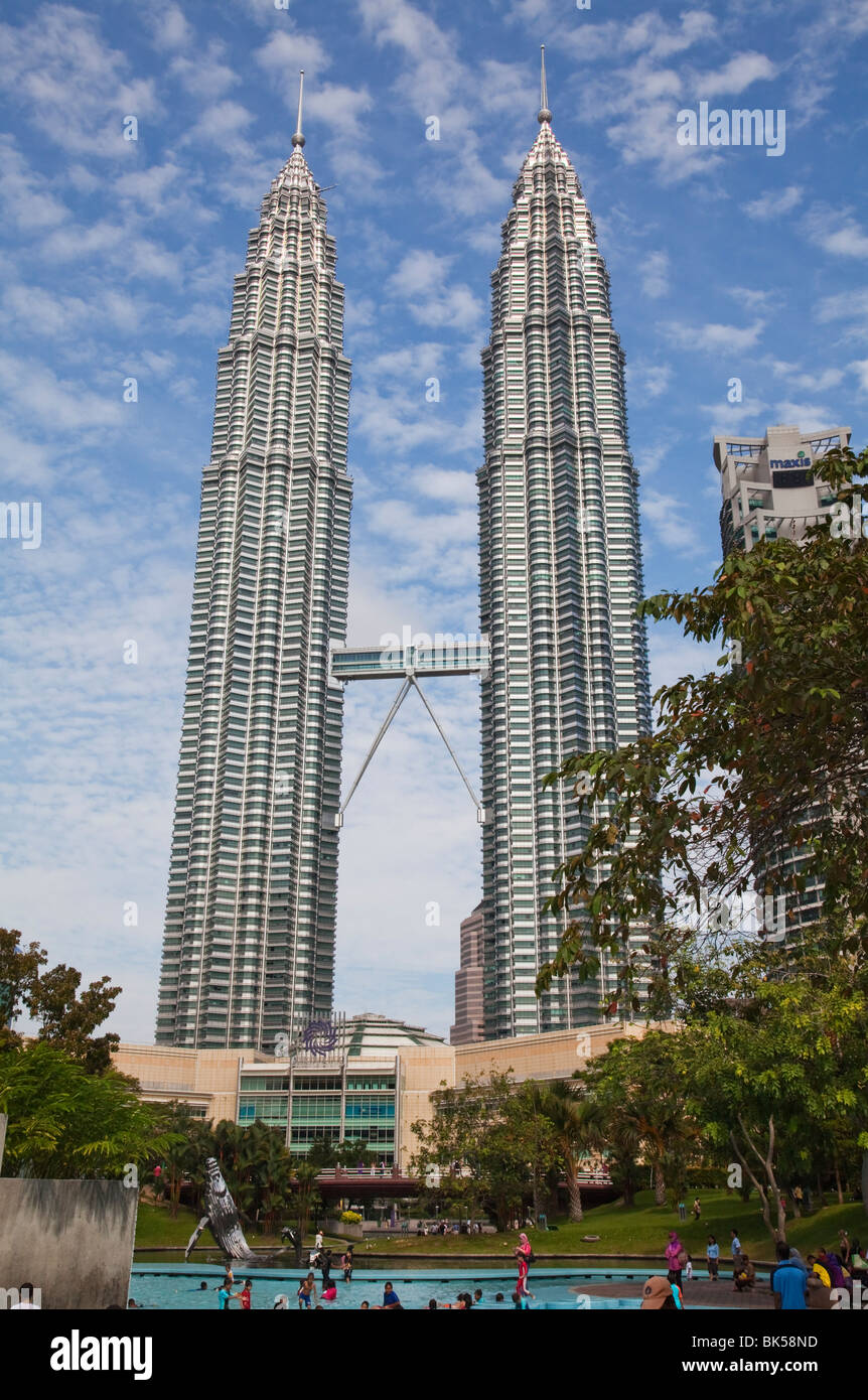 Klcc park petronas twin towers hi-res stock photography and images - Alamy