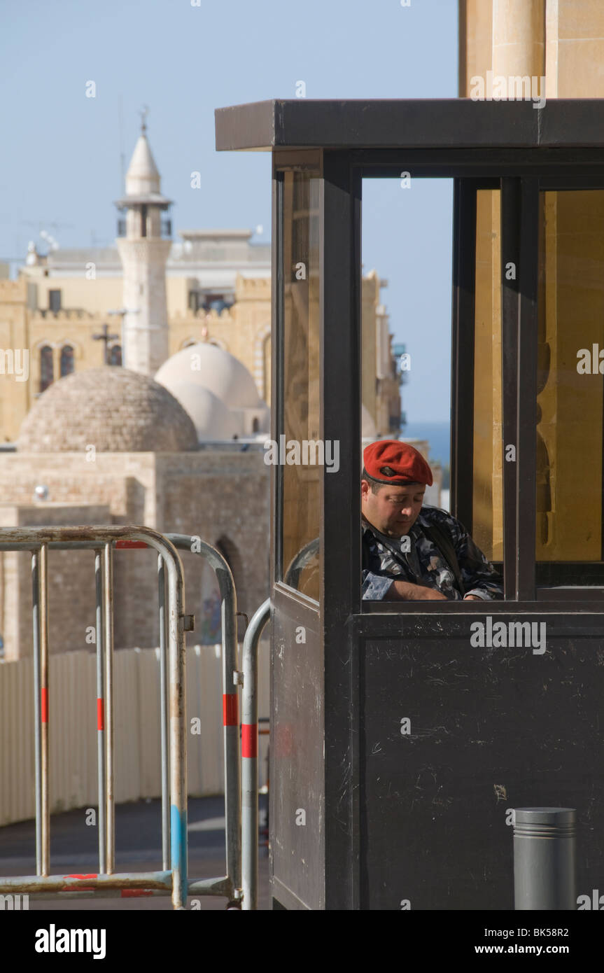 Army sentry hi-res stock photography and images - Alamy