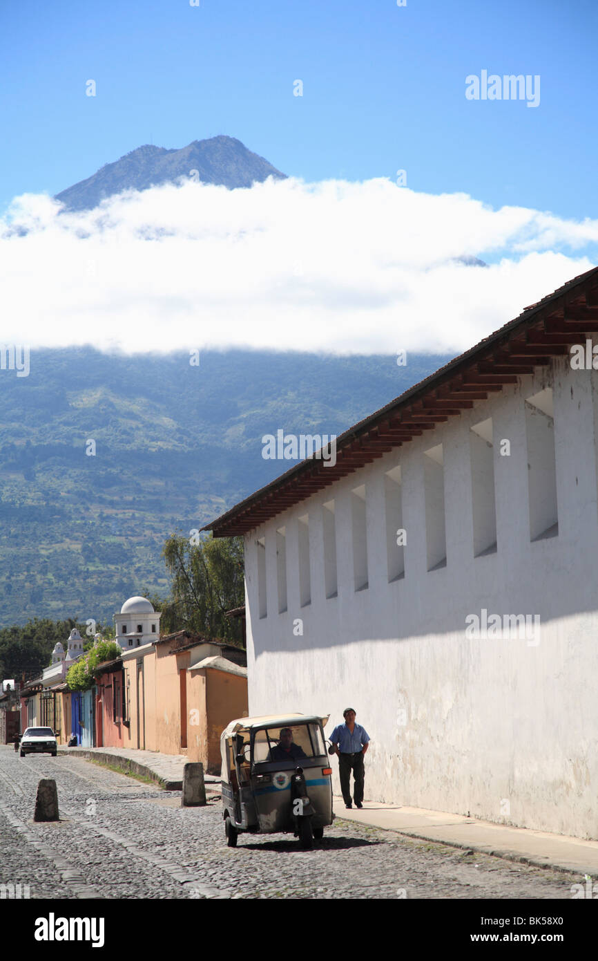Volcano, Vulcan Agua and colonial architecture, Antigua, Guatemala ...