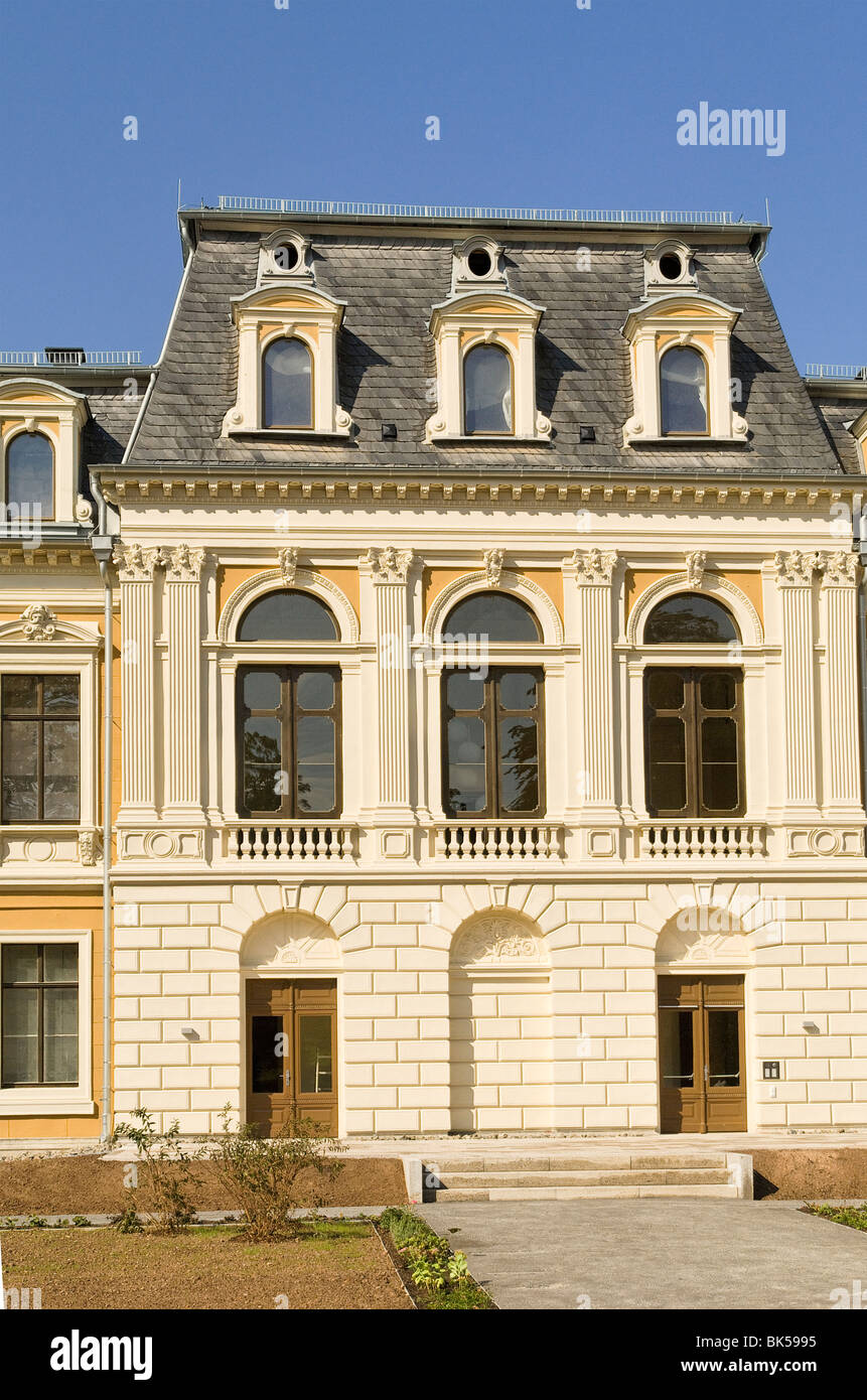 Big palace hi-res stock photography and images - Alamy