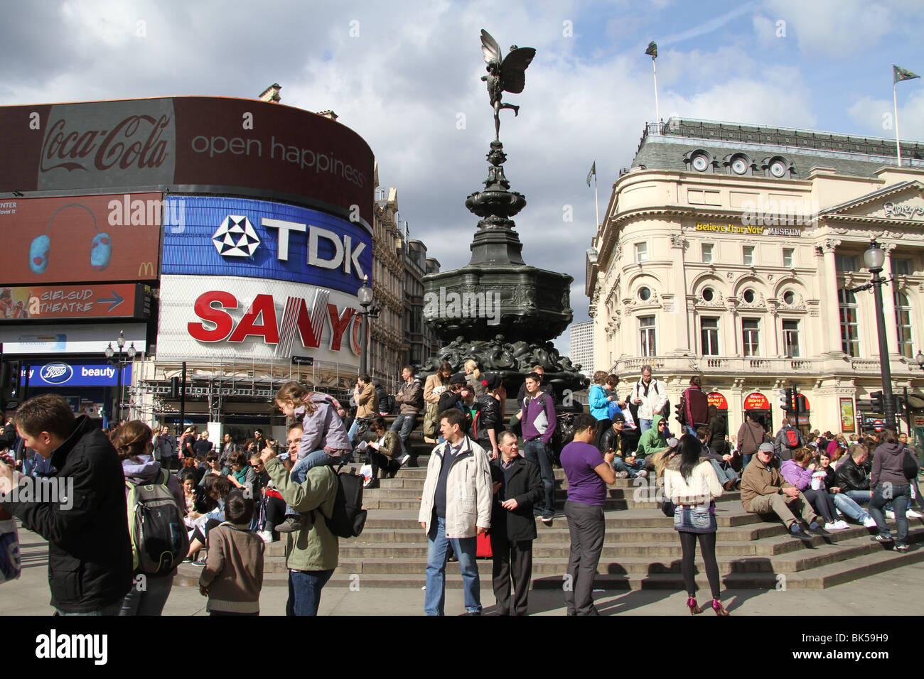 Picadilly square hi-res stock photography and images - Alamy