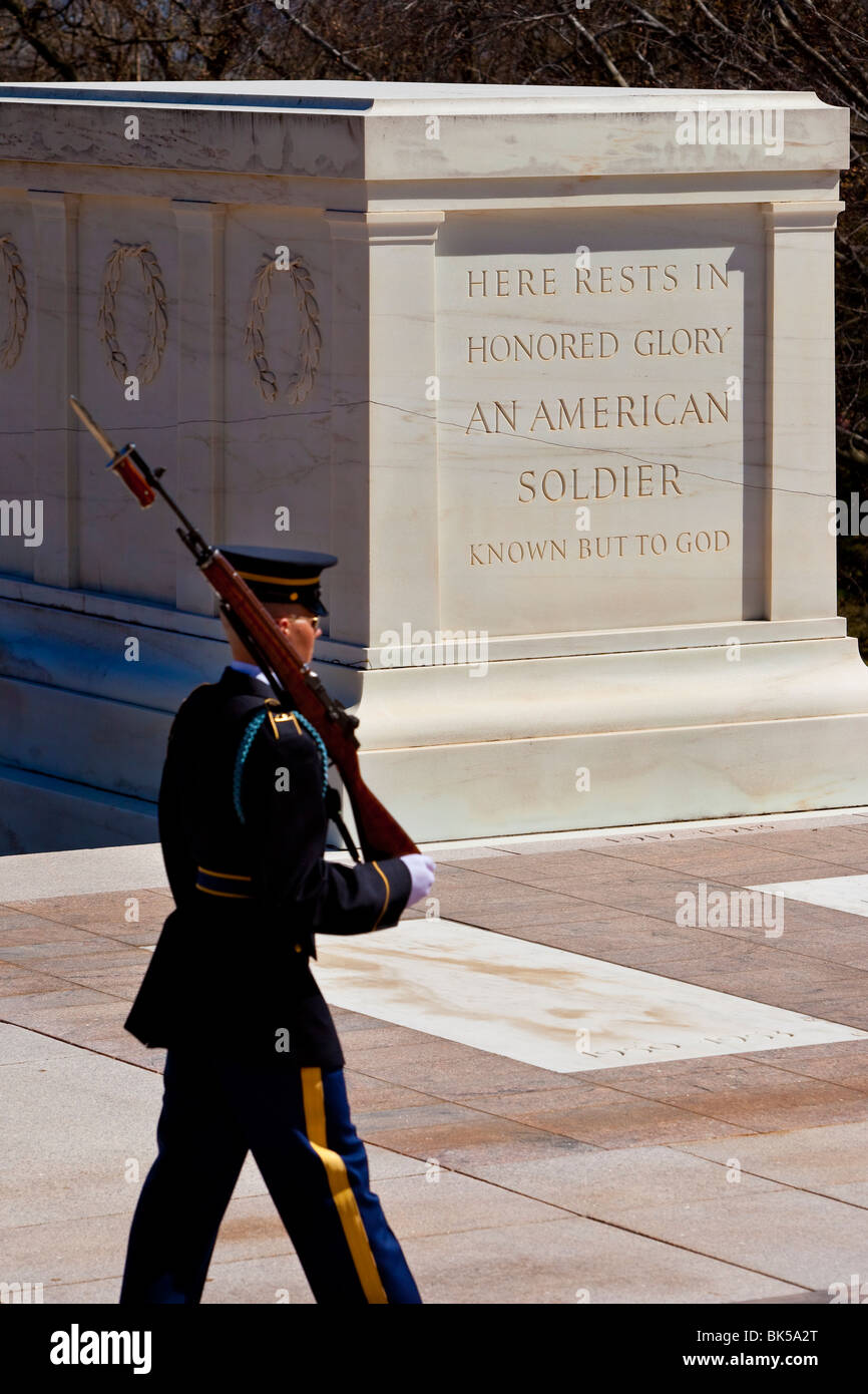 Honor guard at the Tomb of the Unknown Soldier, Arlington National ...