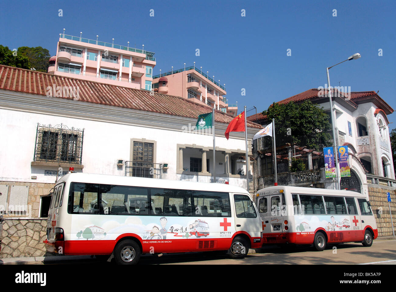 Office buses hi-res stock photography and images - Alamy