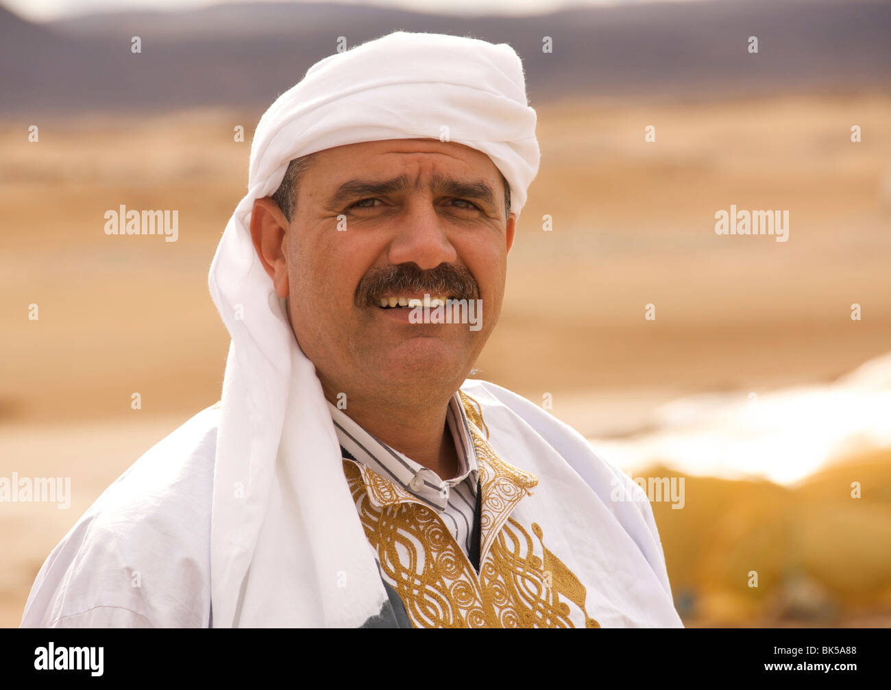 Portrait tuareg man white turban hi-res stock photography and images ...