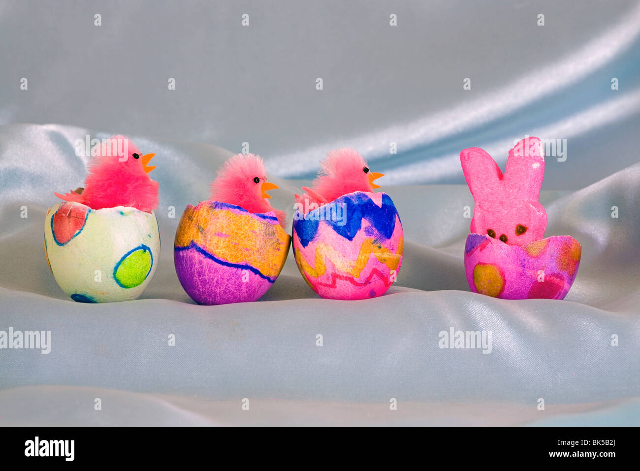 Hatching easter hi-res stock photography and images - Alamy