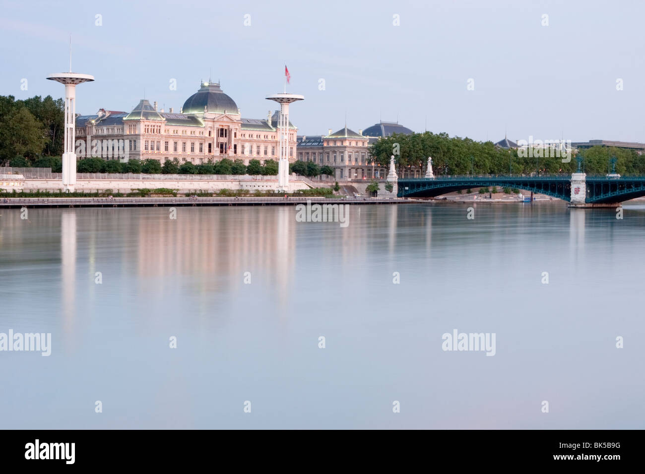 French government buildings hi-res stock photography and images - Alamy