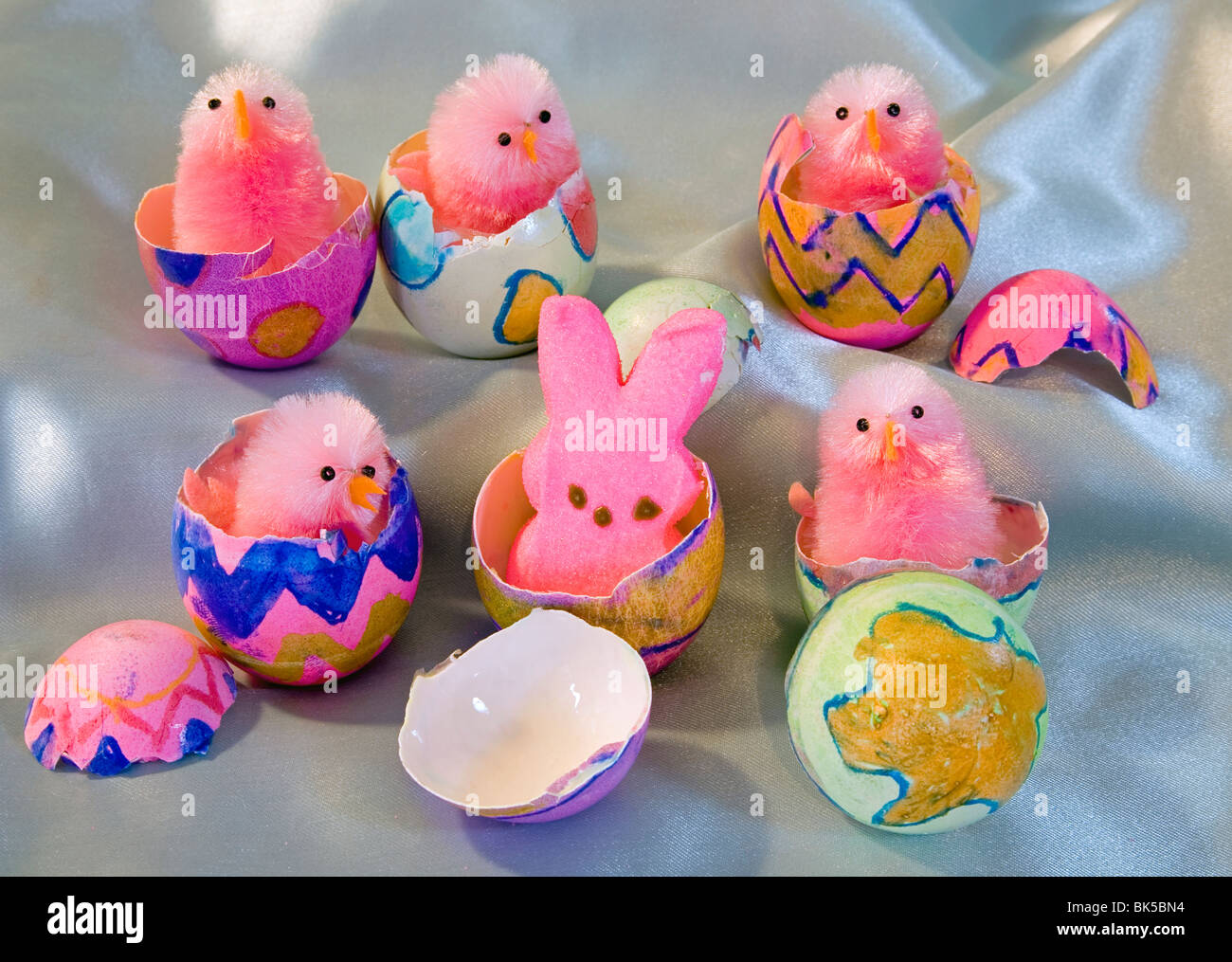 Bunny and egg hi-res stock photography and images - Alamy
