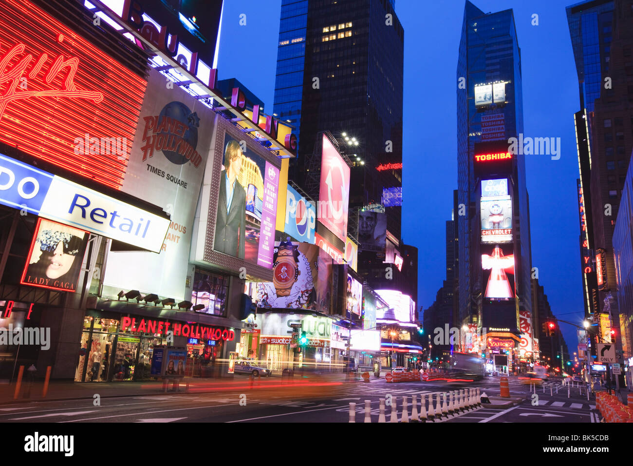 Times square billboard advertising hi-res stock photography and images ...
