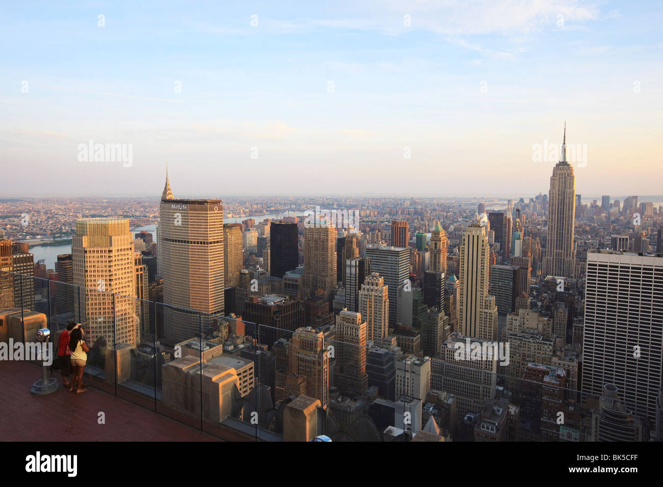 Manhattan view from rockefeller center hi-res stock photography and ...