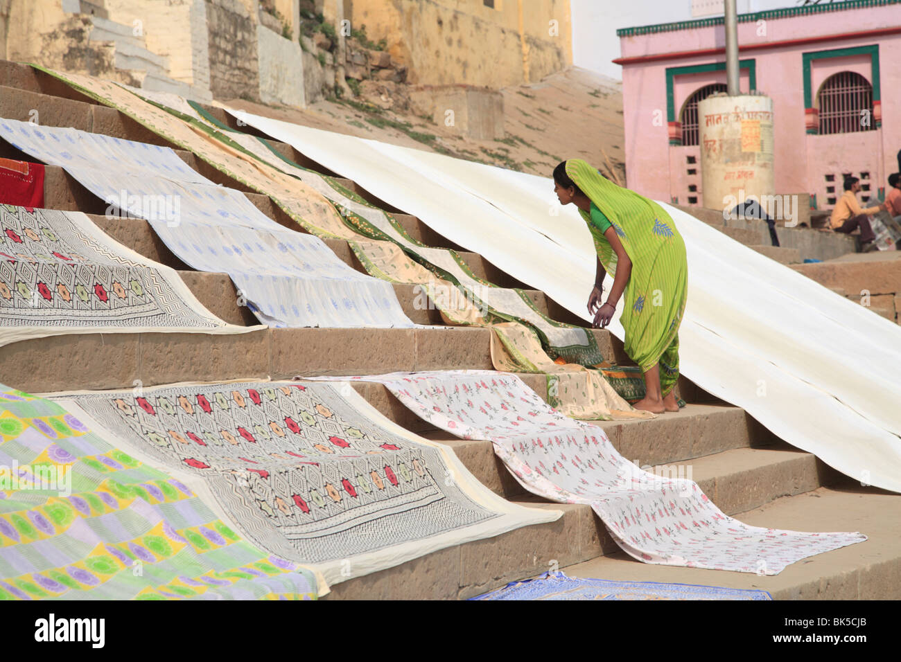 Dhobi wallah drying laundry, Ghats, Varanasi, Uttar Pradesh, India ...