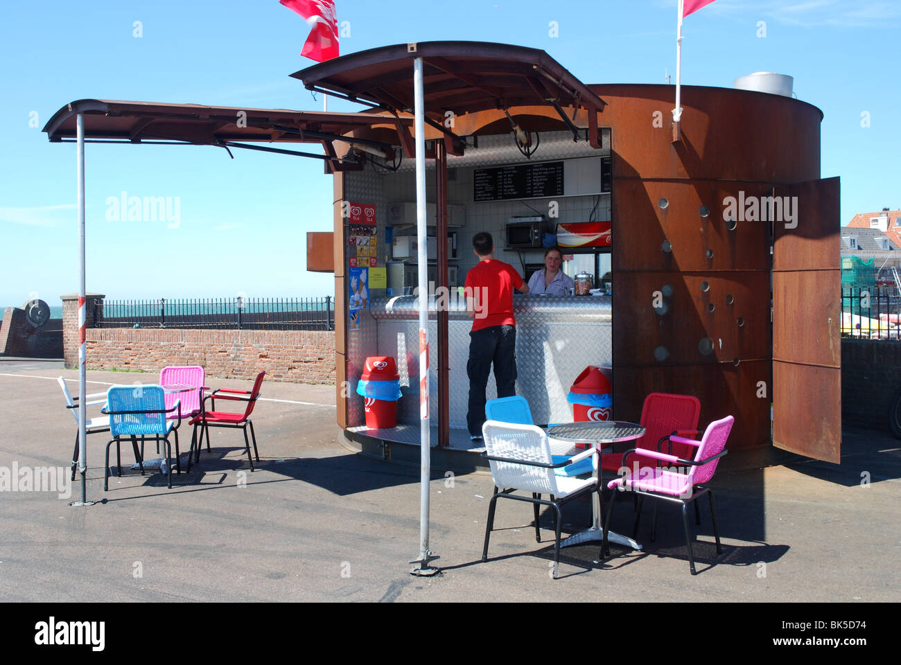 Buying refreshments hi-res stock photography and images - Alamy
