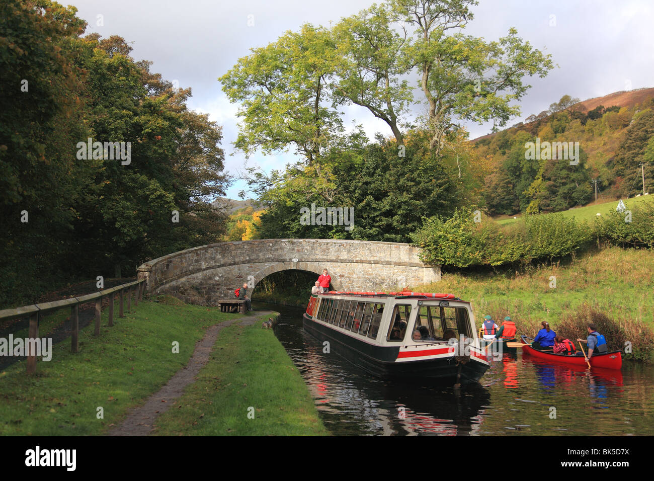 Vale of llangollen canal hi-res stock photography and images - Alamy