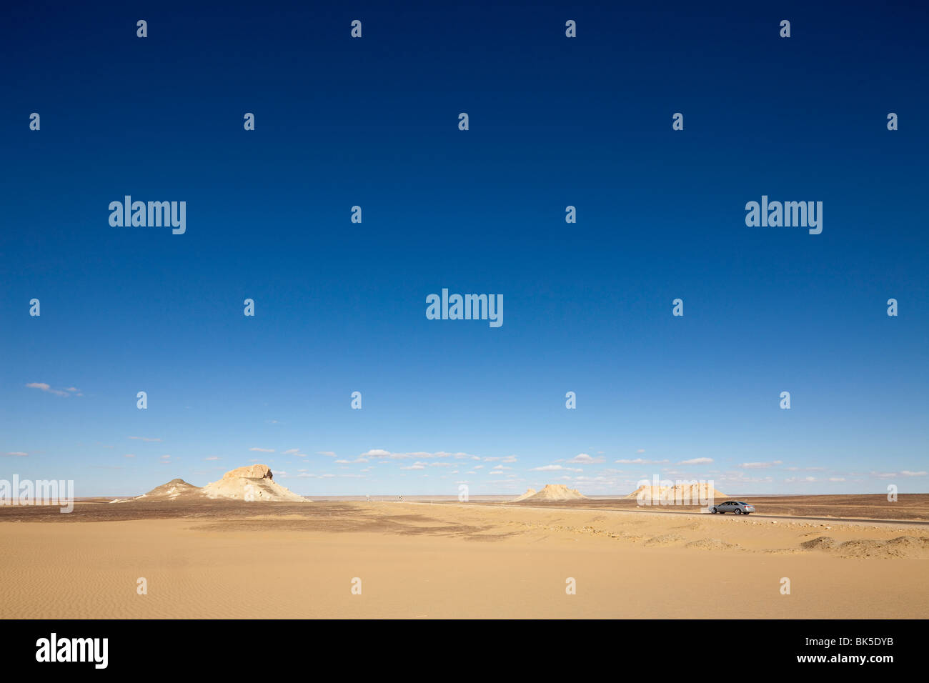 White desert national park egypt hi-res stock photography and images ...