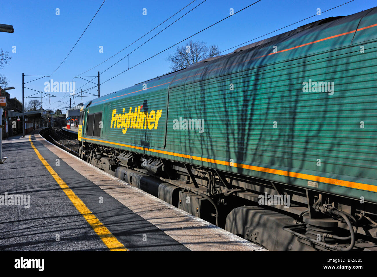 Freightliner locomotive Class 66, number 66520 on West Coast Main Line ...