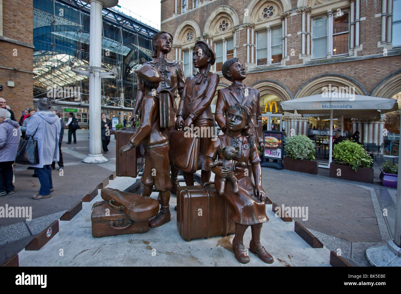 Children of the Kindertransport memorial, Liverpool Street Station ...