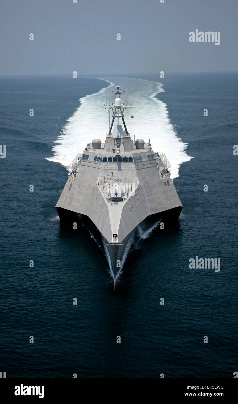 The littoral combat ship Independence (LCS-2) underway during builder's ...
