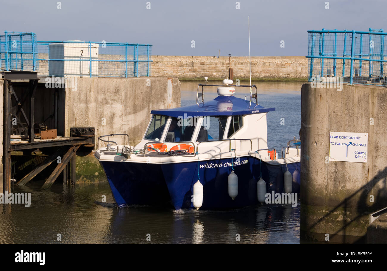 BOAT ENTERING HARTLEPOOL MARINA THROUGH THE OPEN LOCK GATES Stock Photo ...