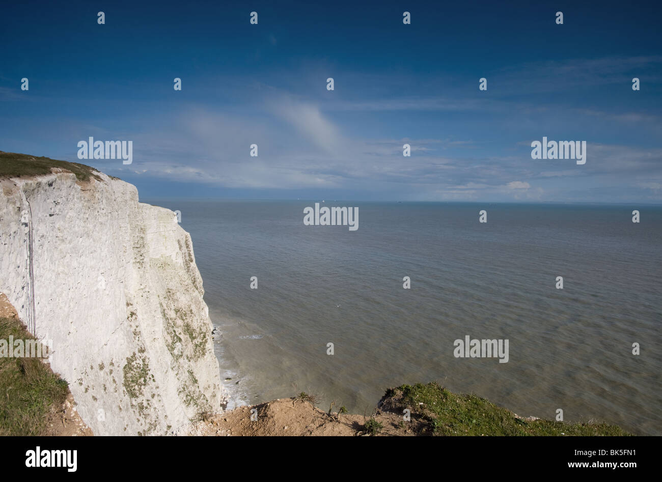 A view of the White Cliffs of Dover to the east Stock Photo - Alamy