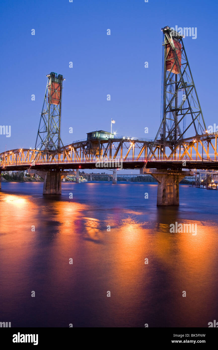 Bridge across a river, Hawthorne Bridge, Willamette River, Portland ...