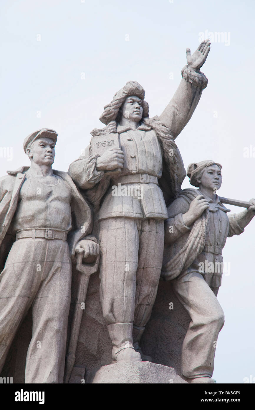 Communist statue male and female hi-res stock photography and images ...