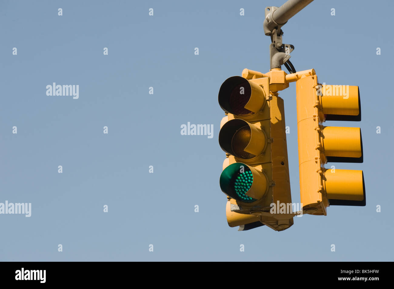 Yellow traffic light hi-res stock photography and images - Alamy