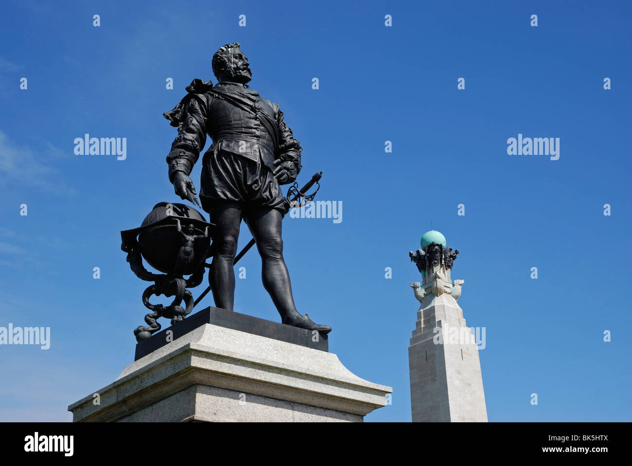 Drake's statue at Plymouth Hoe, Devon, England Stock Photo - Alamy