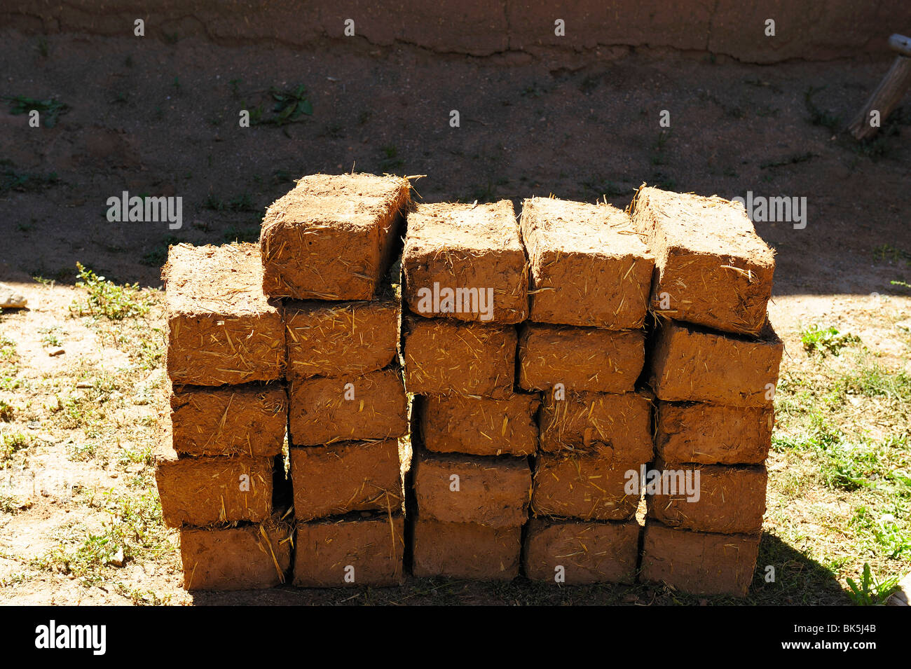 Adobe bricks hi-res stock photography and images - Alamy