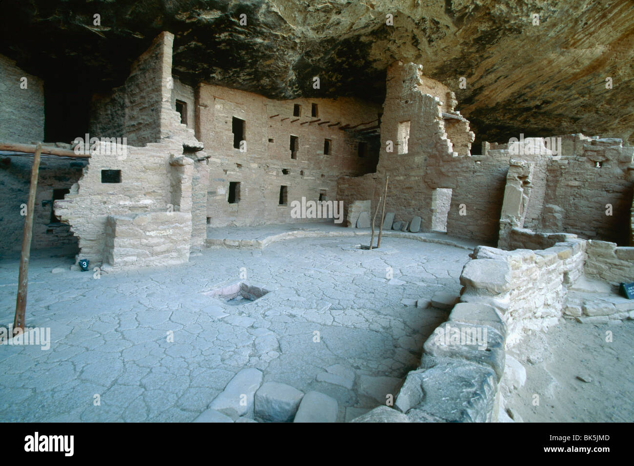 USA, Colorado, Mesa Verde National Park, Spruce Tree House, cave ...