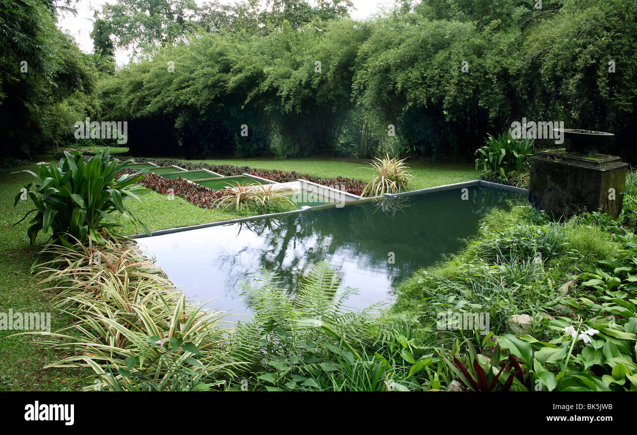 Brief garden bevis bawa hi-res stock photography and images - Alamy