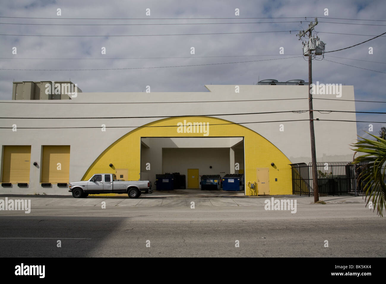Art deco garage hi-res stock photography and images - Alamy