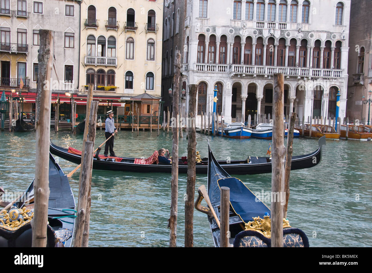 Moorings for gondola hi-res stock photography and images - Alamy