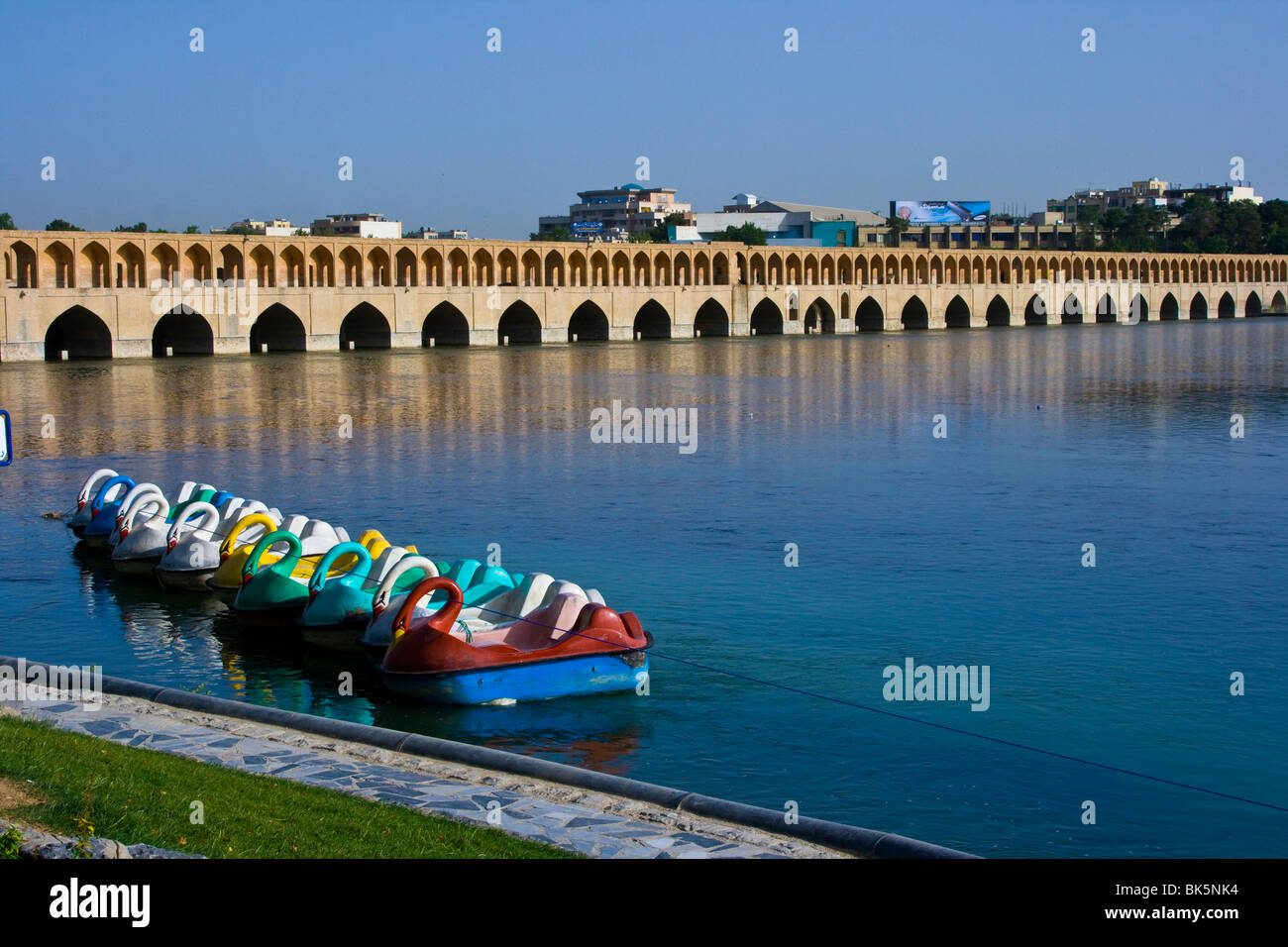 Isfahan bridge hi-res stock photography and images - Alamy