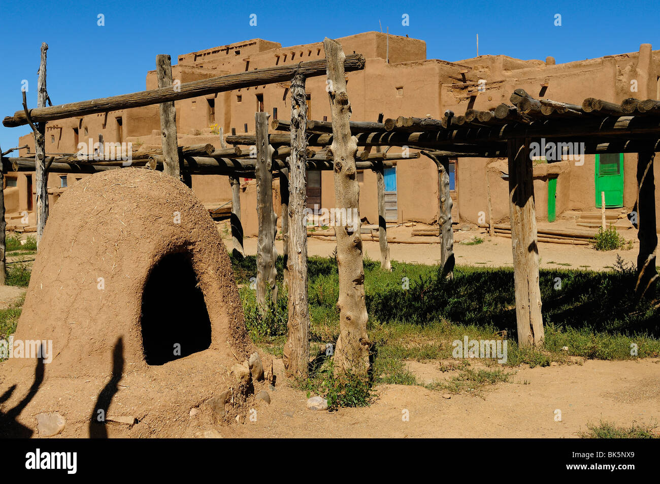Adobe bread oven in Taos Pueblo, New Mexico Stock Photo - Alamy