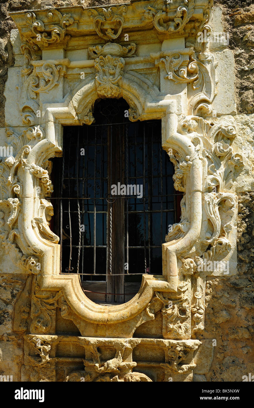 Rose window hi-res stock photography and images - Alamy